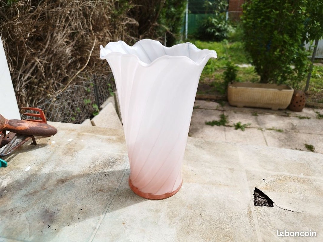Large Blown Vase in Pleated Pink & White Opaline - Etsy