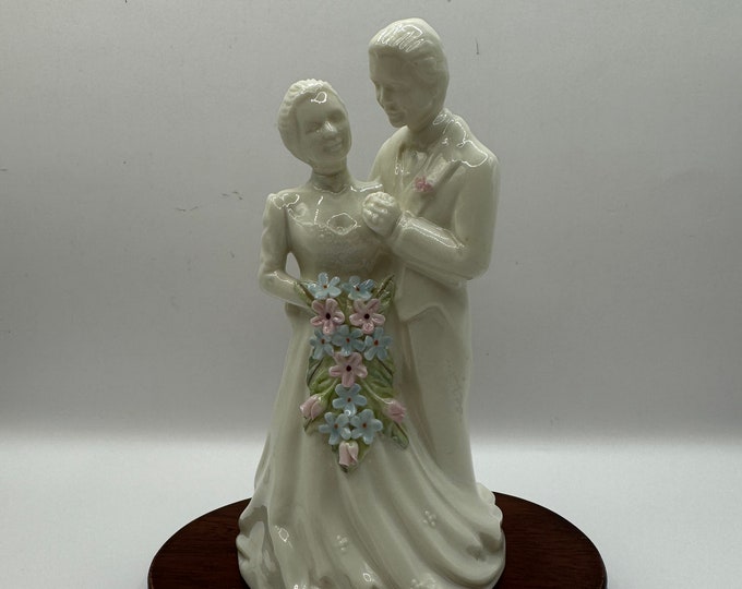 Claddagh Cake Topper by Belleek. Fine Porcelain China Made in Ireland ...