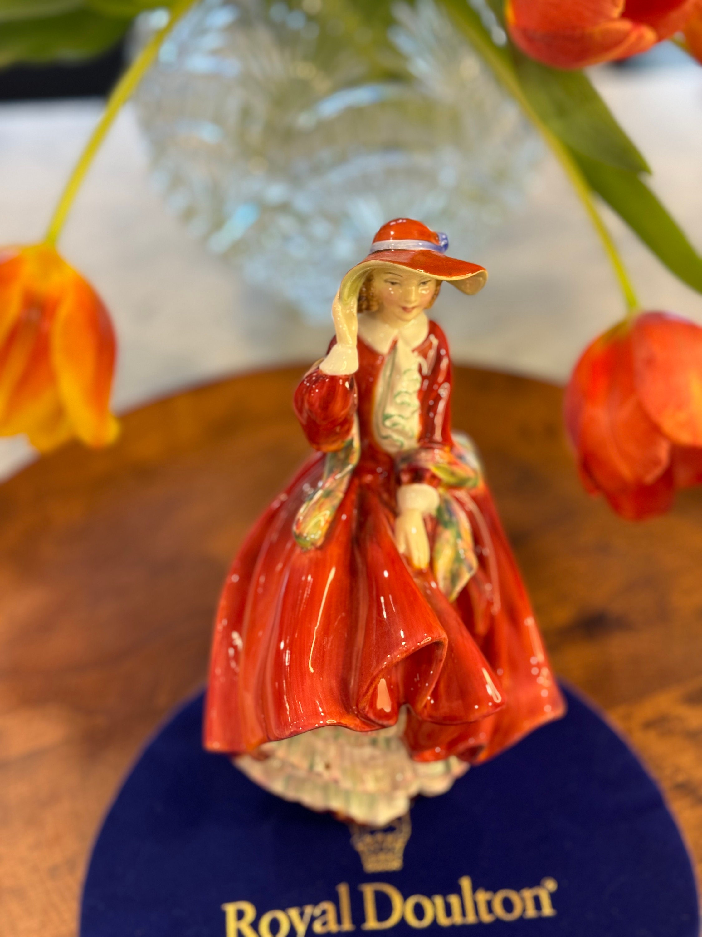 Royal Doulton Vintage Pretty Ladies Figurine top O' the Hill HN 1834 ...