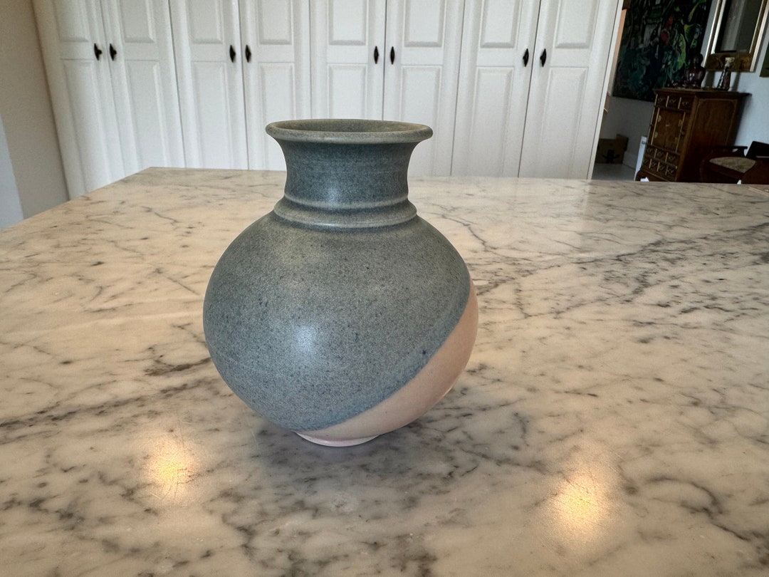 Vintage 1980s the Dunes Pottery Vase, PEI Pink & Blue - Etsy
