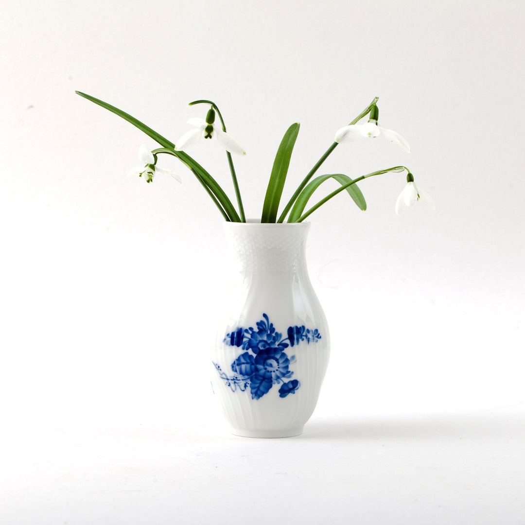 Royal Copenhagen Blå Blomst Blue Flower Curved and Braided Vase 101803 ...
