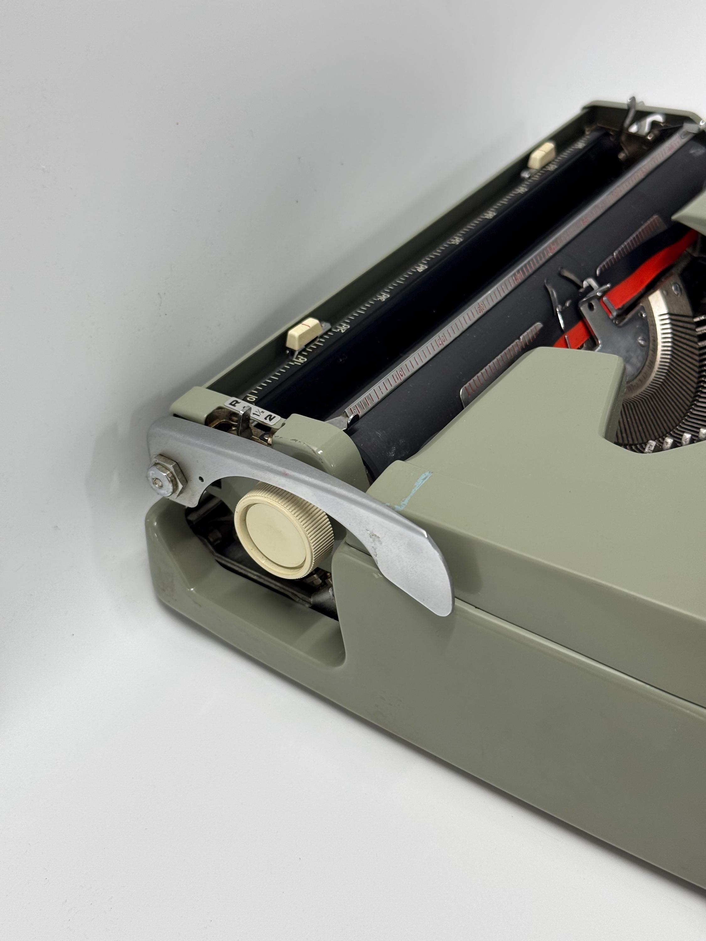 Vintages Vendex S100 Typewriter - 1970s Retro Office Decor - Fully ...