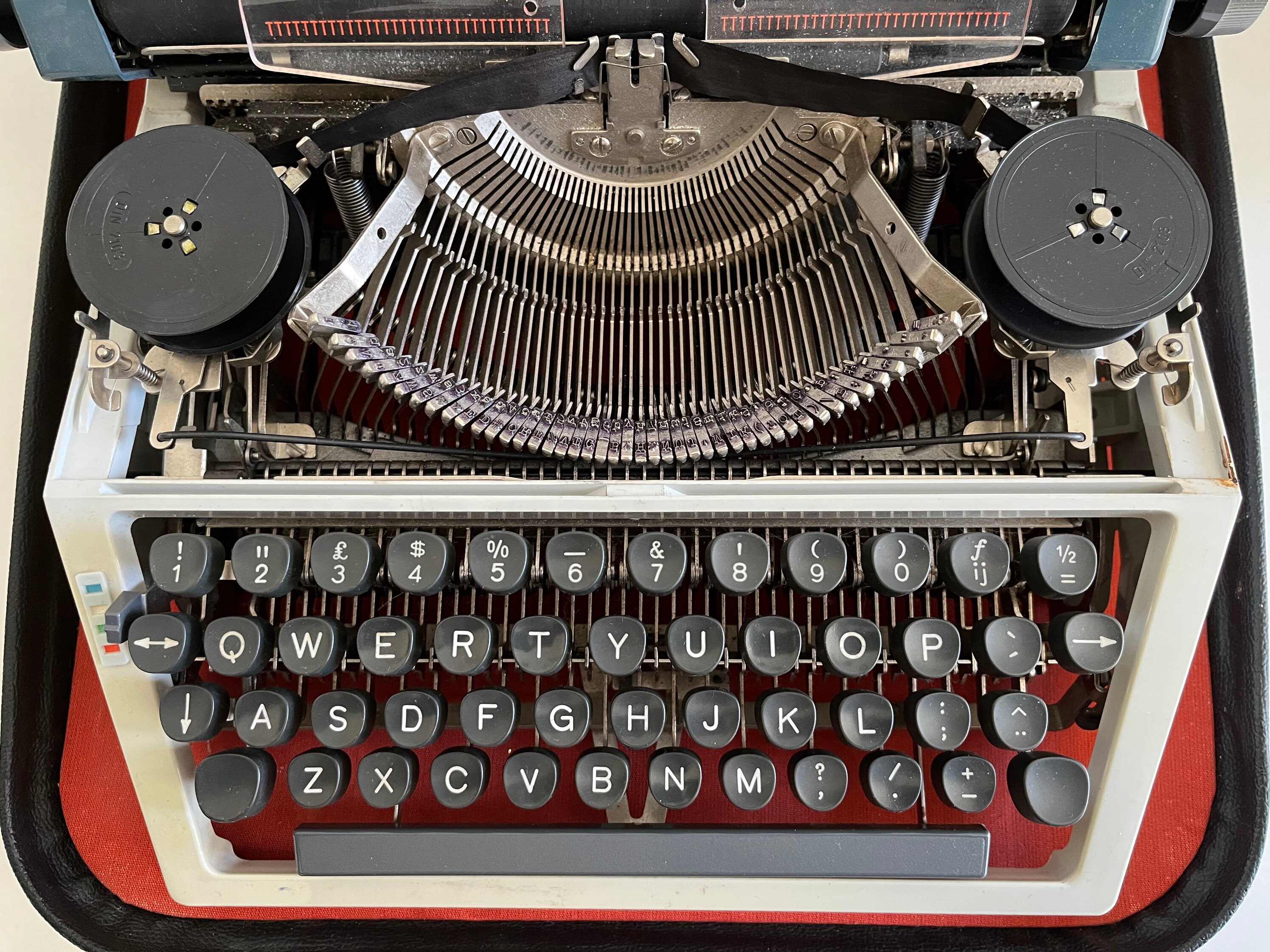 Erika Model 30 Typewriter , German Typewriter , Witte Typewriter ...