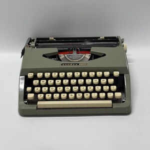 Vintages Vendex S100 Typewriter - 1970s Retro Office Decor - Fully ...