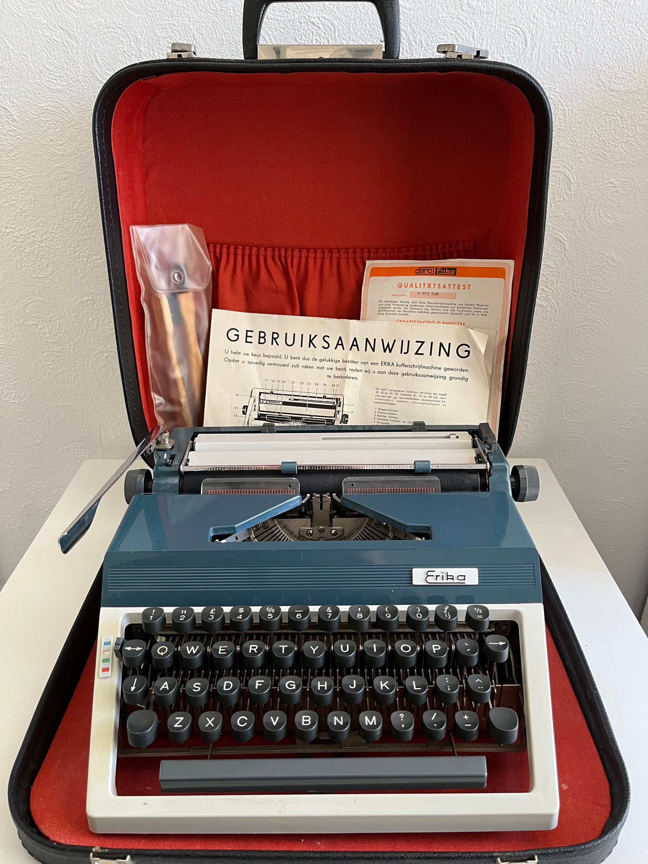 Erika Model 30 Typewriter , German Typewriter , Witte Typewriter ...