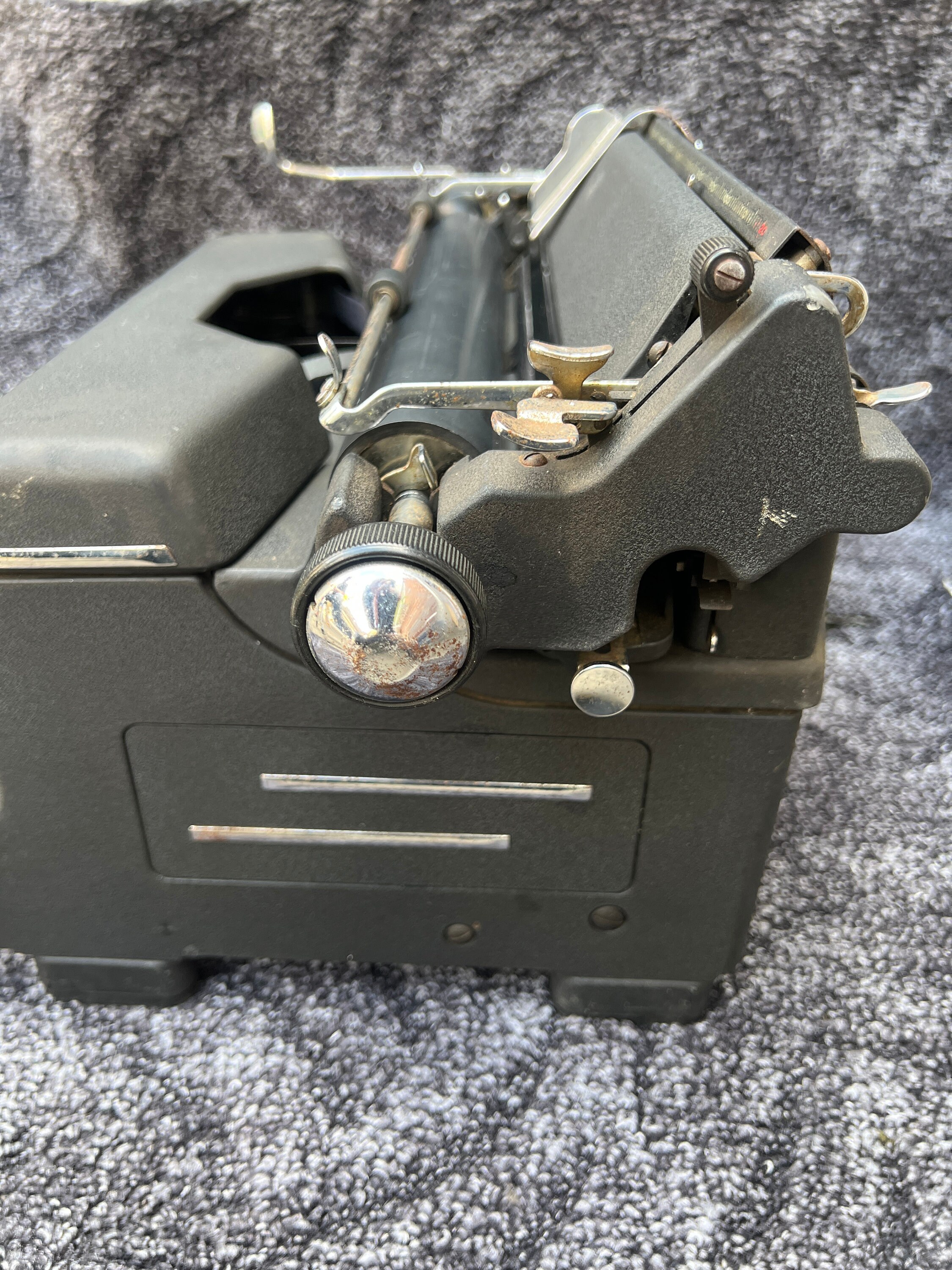 Vintage 1949 Imperial Model 60 Typewriter Classic Black With Ivory ...