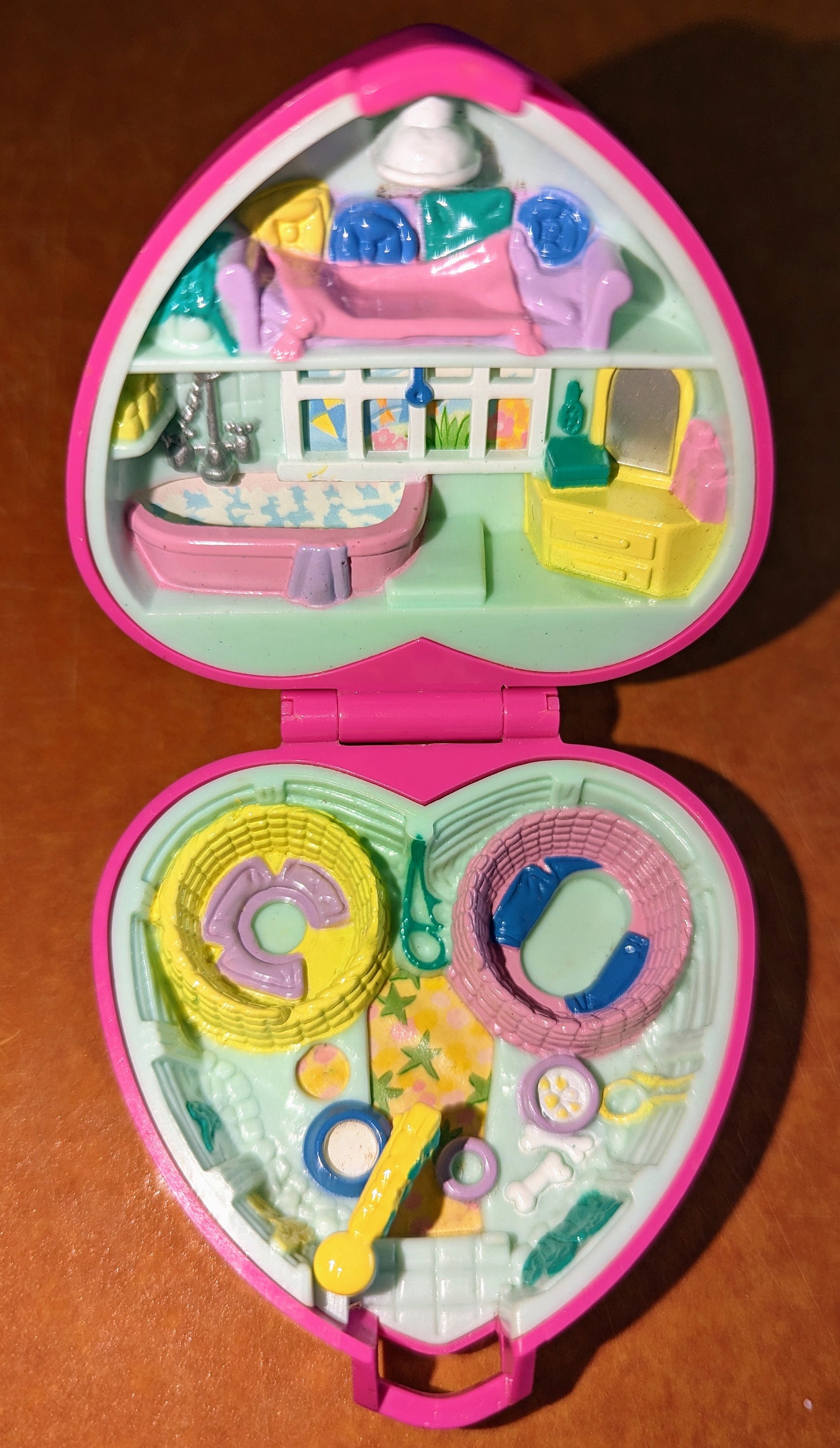 Vintage 1993 POLLY POCKET Compact, Pink Polly Pocket, Precious Puppes ...