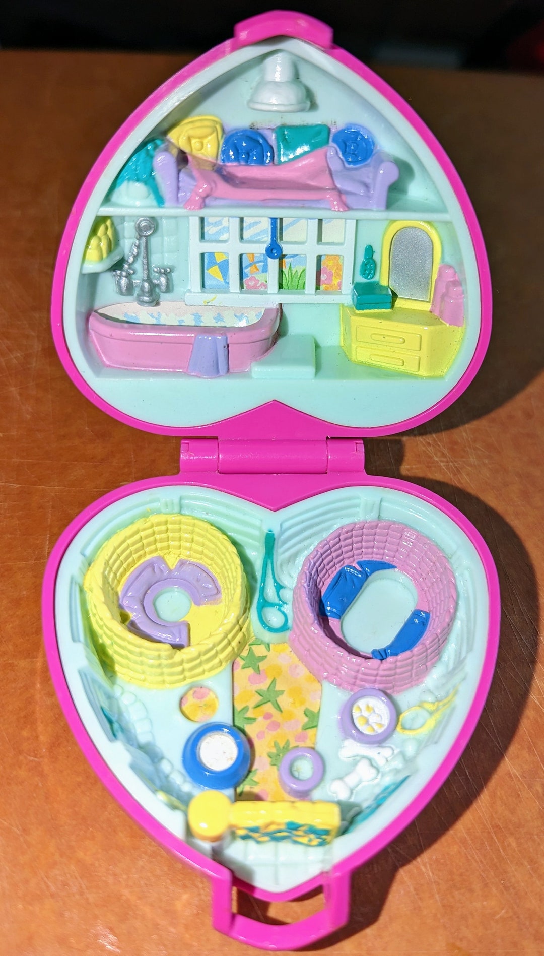 Vintage 1993 POLLY POCKET Compact, Pink Polly Pocket, Precious Puppes ...