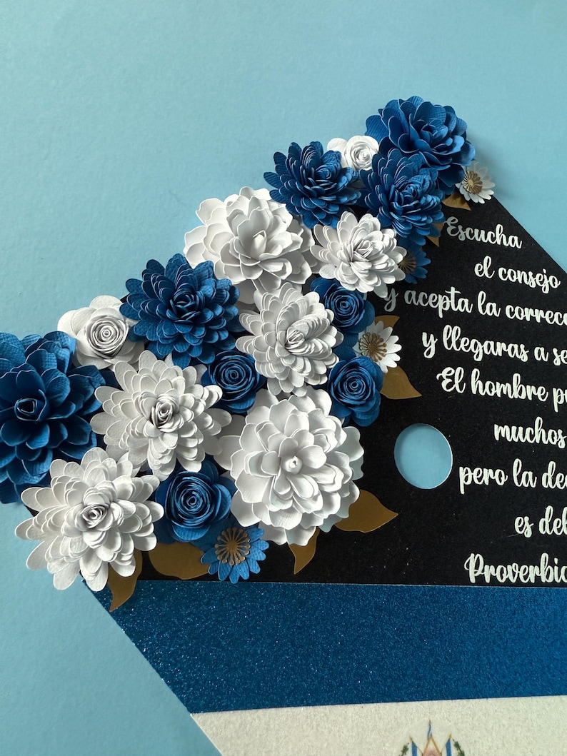 El Salvador Flag Graduation Cap Topper: Custom Phrase and 3D Flowers - Etsy