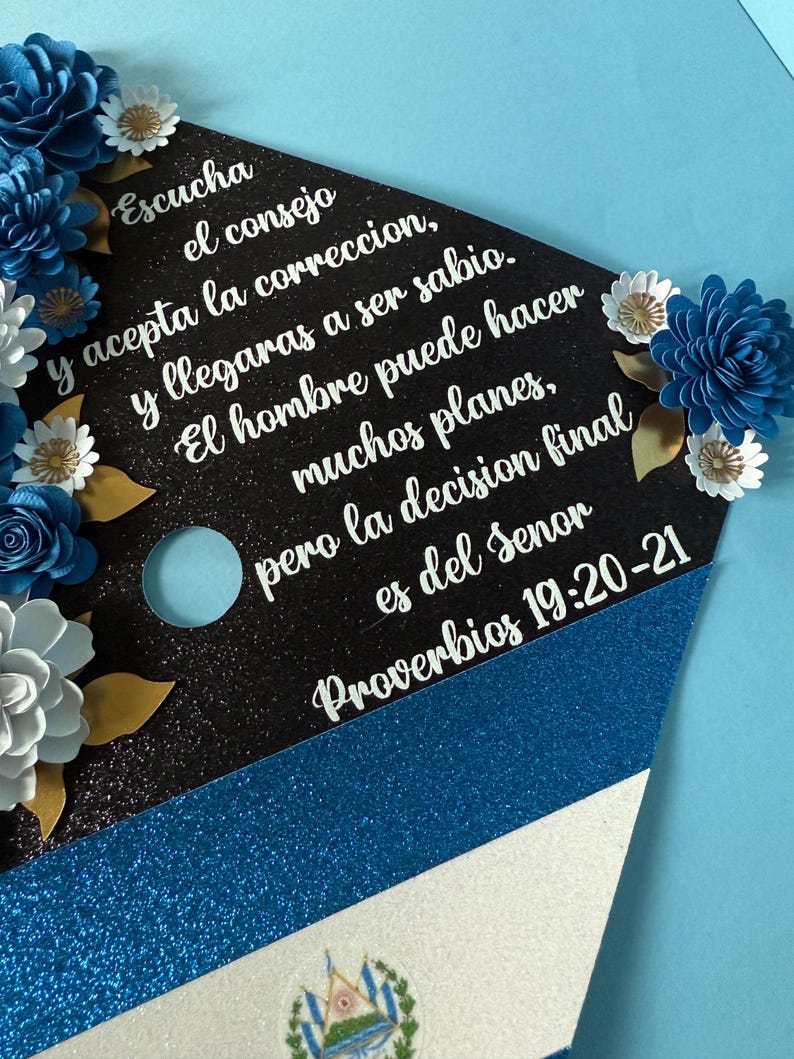 El Salvador Flag Graduation Cap Topper: Custom Phrase and 3D Flowers - Etsy