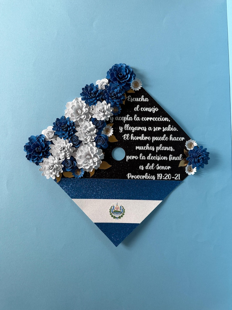 El Salvador Flag Graduation Cap Topper: Custom Phrase and 3D Flowers - Etsy