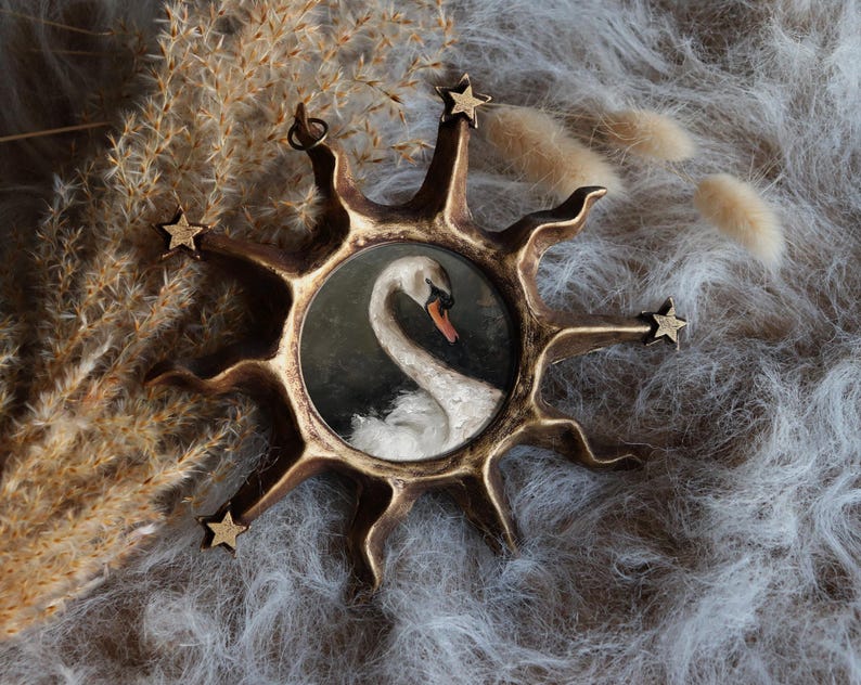 Swan Art Print Bird Lovers Portrait in Round Vintage Style Frame ...