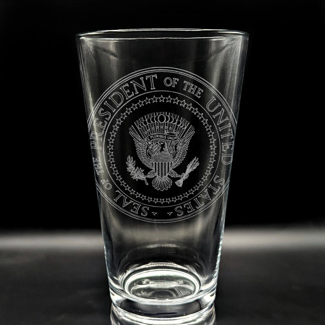 POTUS SEAL Präsidential Emblem Graviertes 16oz Pint Glas Militär ...