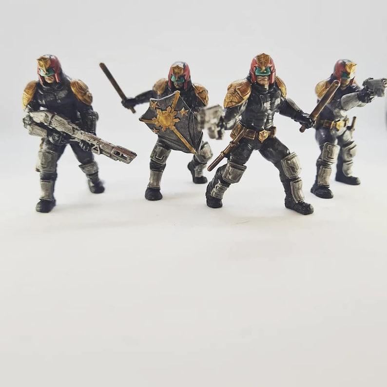 Judges X 7 - Judge Dredd- (sculpted by Papsikels) - Etsy UK