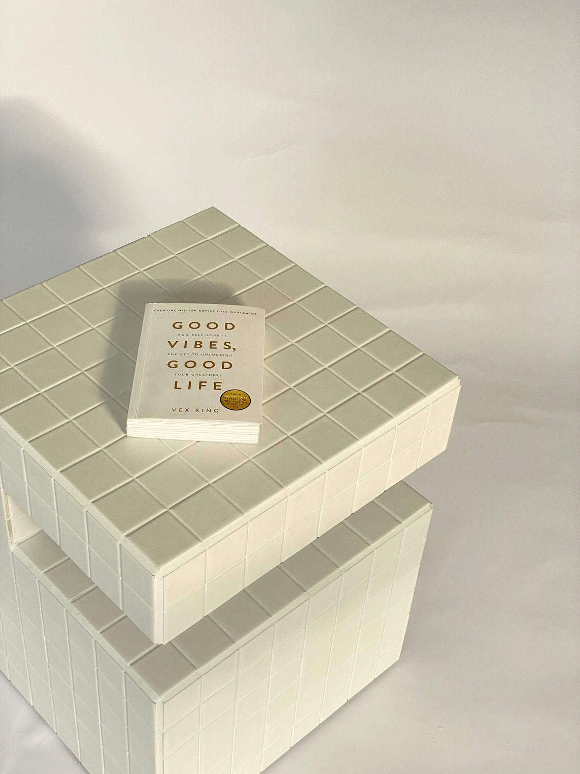 White Tiled Bedside Table With Shelf for Laptop or Books, Multipurpose ...