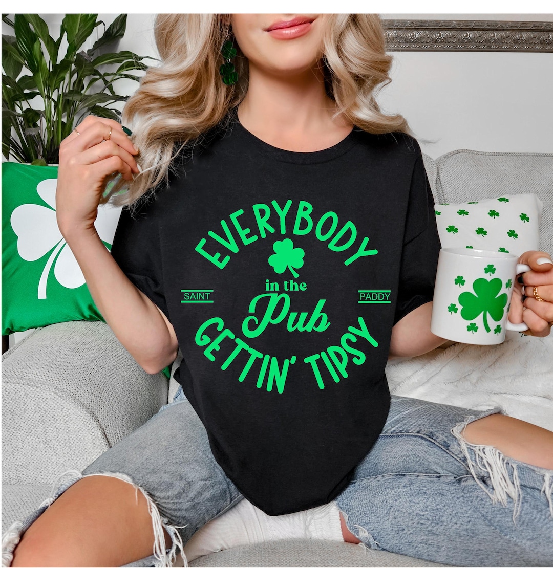 Everybody in the Club Gettin' Tipsy SVG - Etsy
