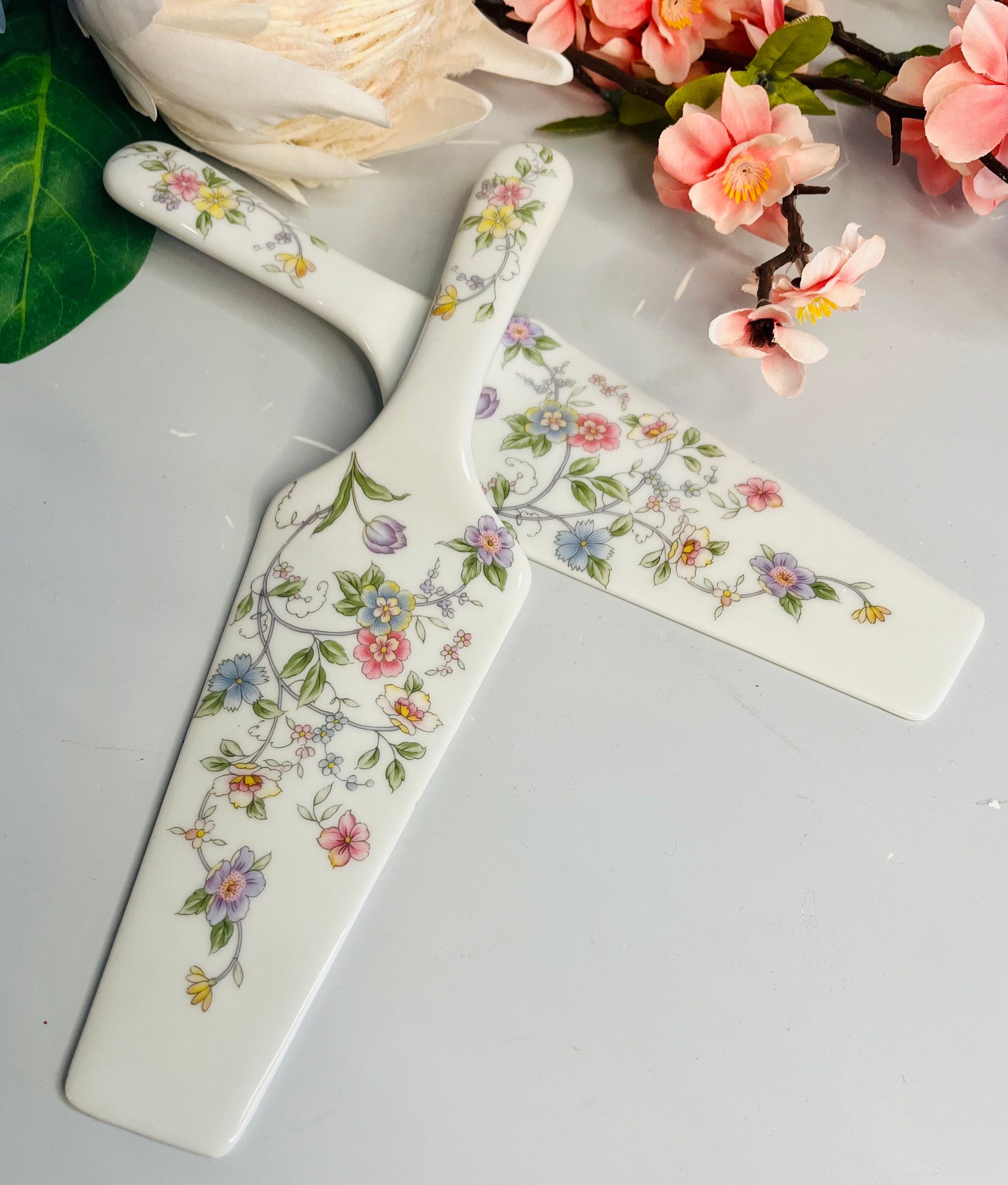 Andrea by Sadek 10-inch Floral Cake Server in White, Pinks, Blues, and ...