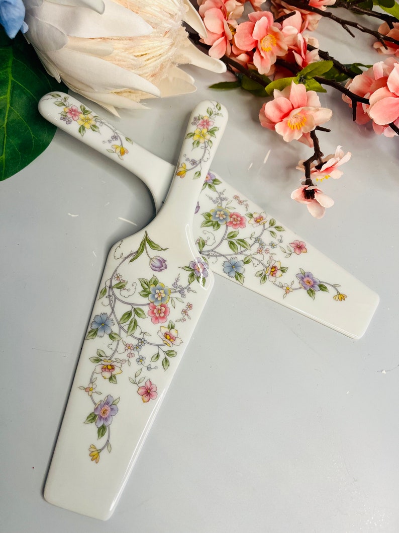 Andrea by Sadek 10-inch Floral Cake Server in White, Pinks, Blues, and ...