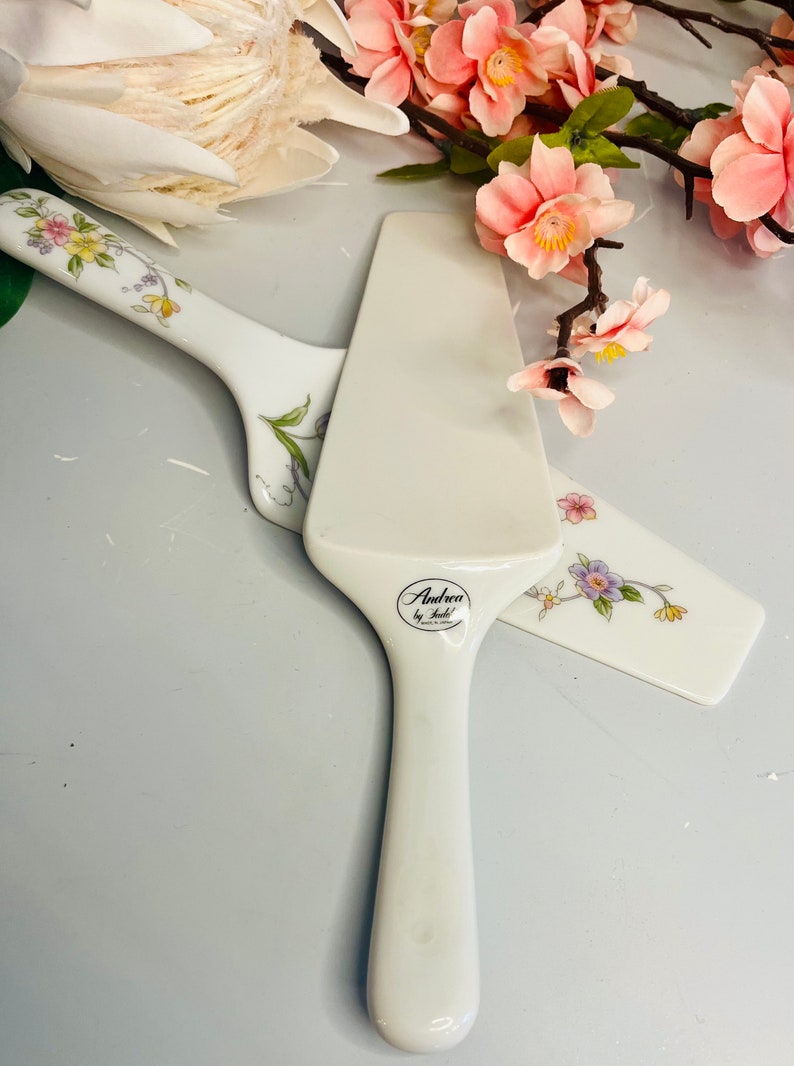 Andrea by Sadek 10-inch Floral Cake Server in White, Pinks, Blues, and ...