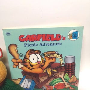 Vintage Garfield Plush 7" and 3 Books - Etsy
