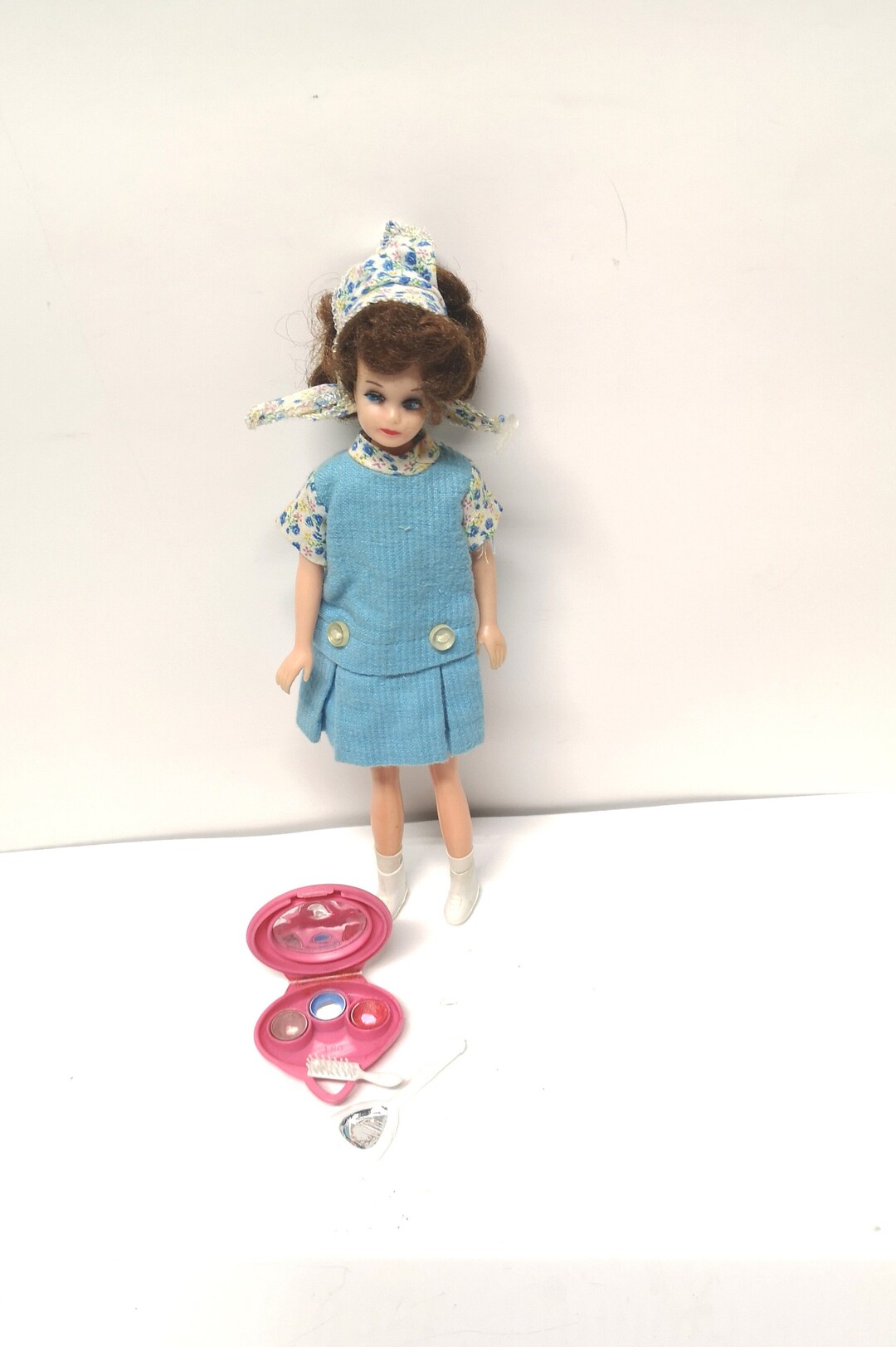 Vintage DAVTEX Mod Barbie Real Eyelashes 9" Comes With Makeup Compact ...