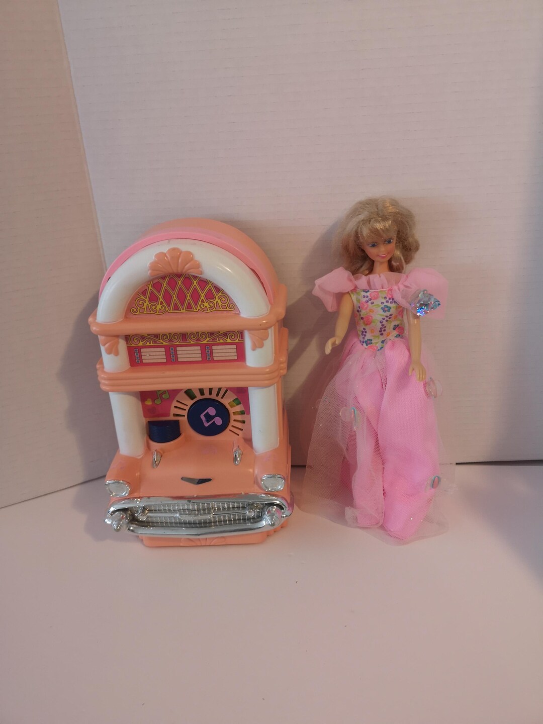 Vintage 1989 Barbie Juke Box and 1995 Barbie - Etsy
