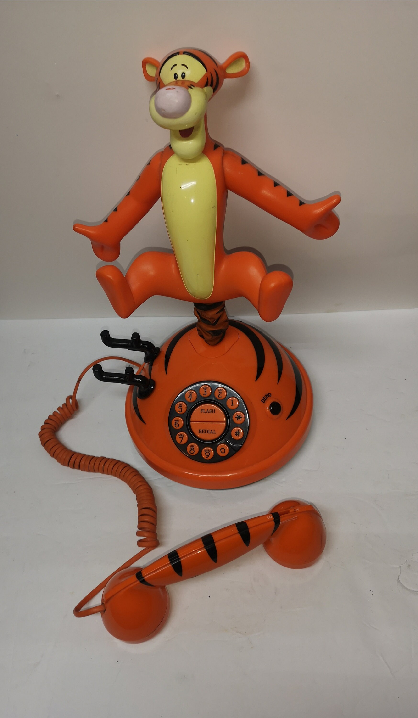 Vintage RARE Animated Tigger Push Button Telephone Talks /sings Bounces ...