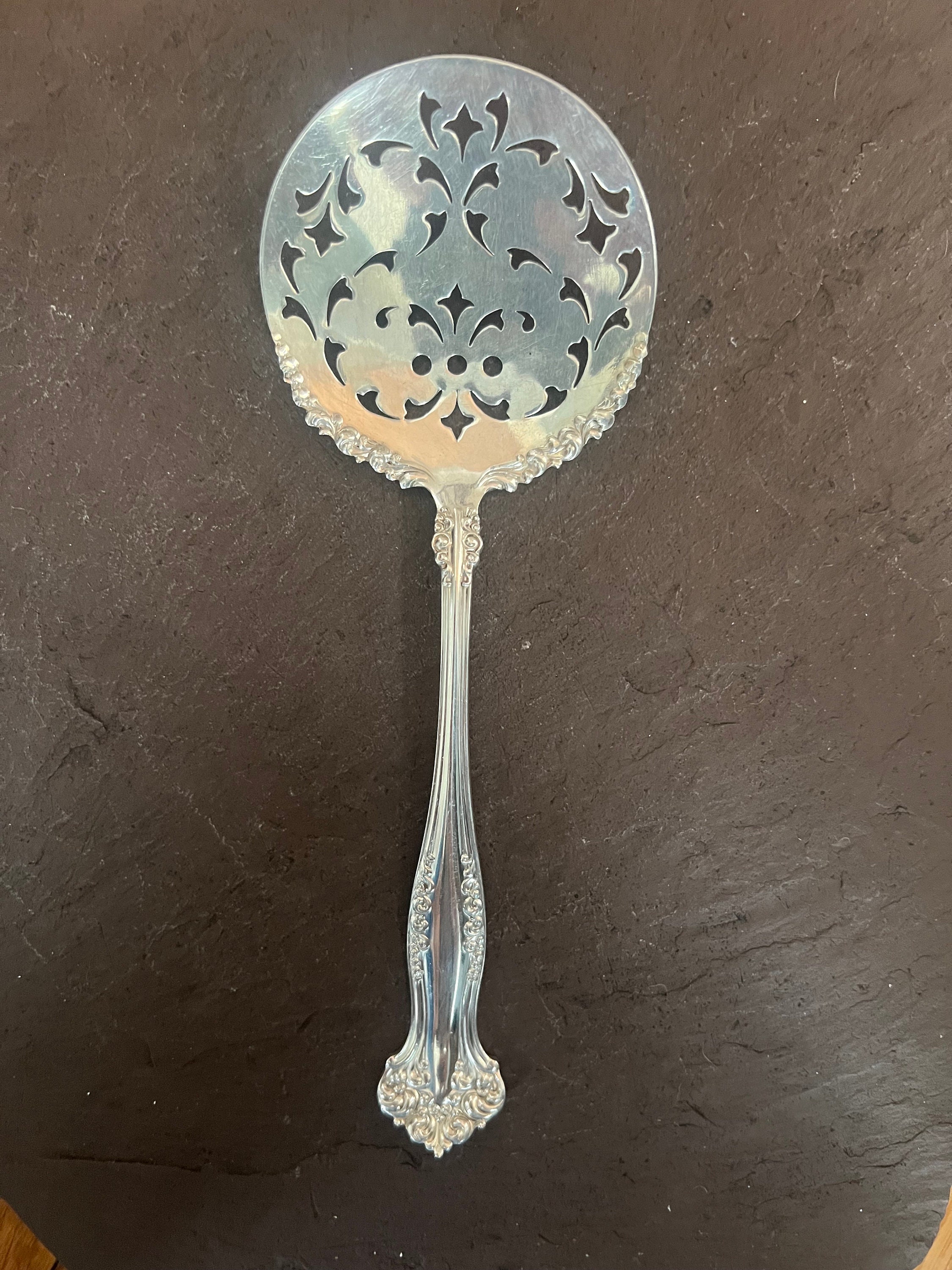 1847 Rogers Bros A1 AVON 1901 Antique Silverplate Slotted TOMATO SERVER ...