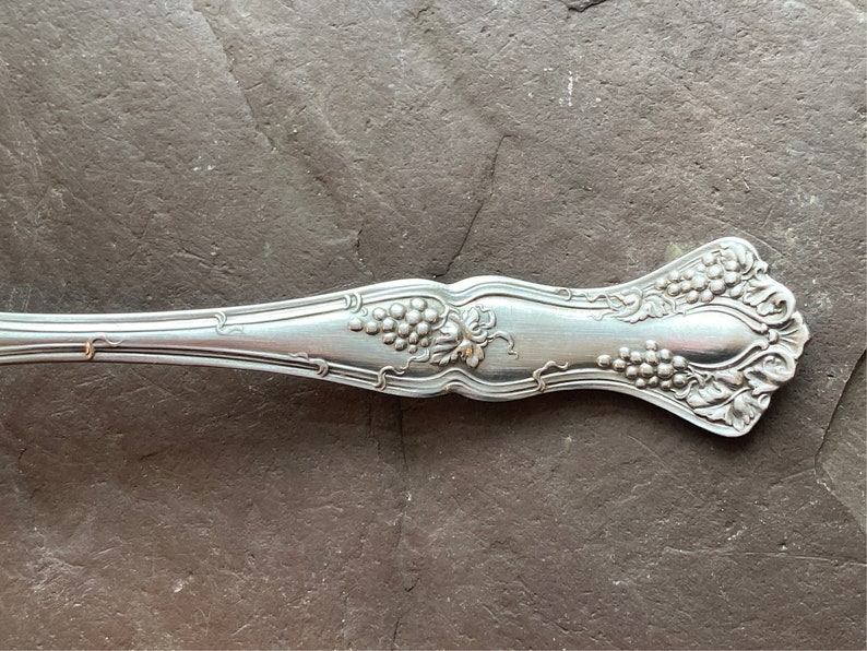 1847 Rogers Bros XS Triple VINTAGE GRAPE 1904 Antique Silverplate Cake ...