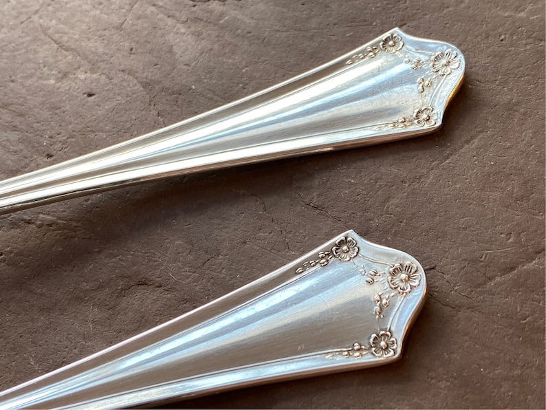 Oneida Community Par Plate PRIMROSE 1915 Antique Silver Plate Set of 2 ...