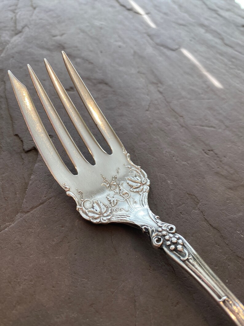 1847 Rogers Bro A1 VINTAGE Grape 1904 Antique Silver Plate Cold Meat ...