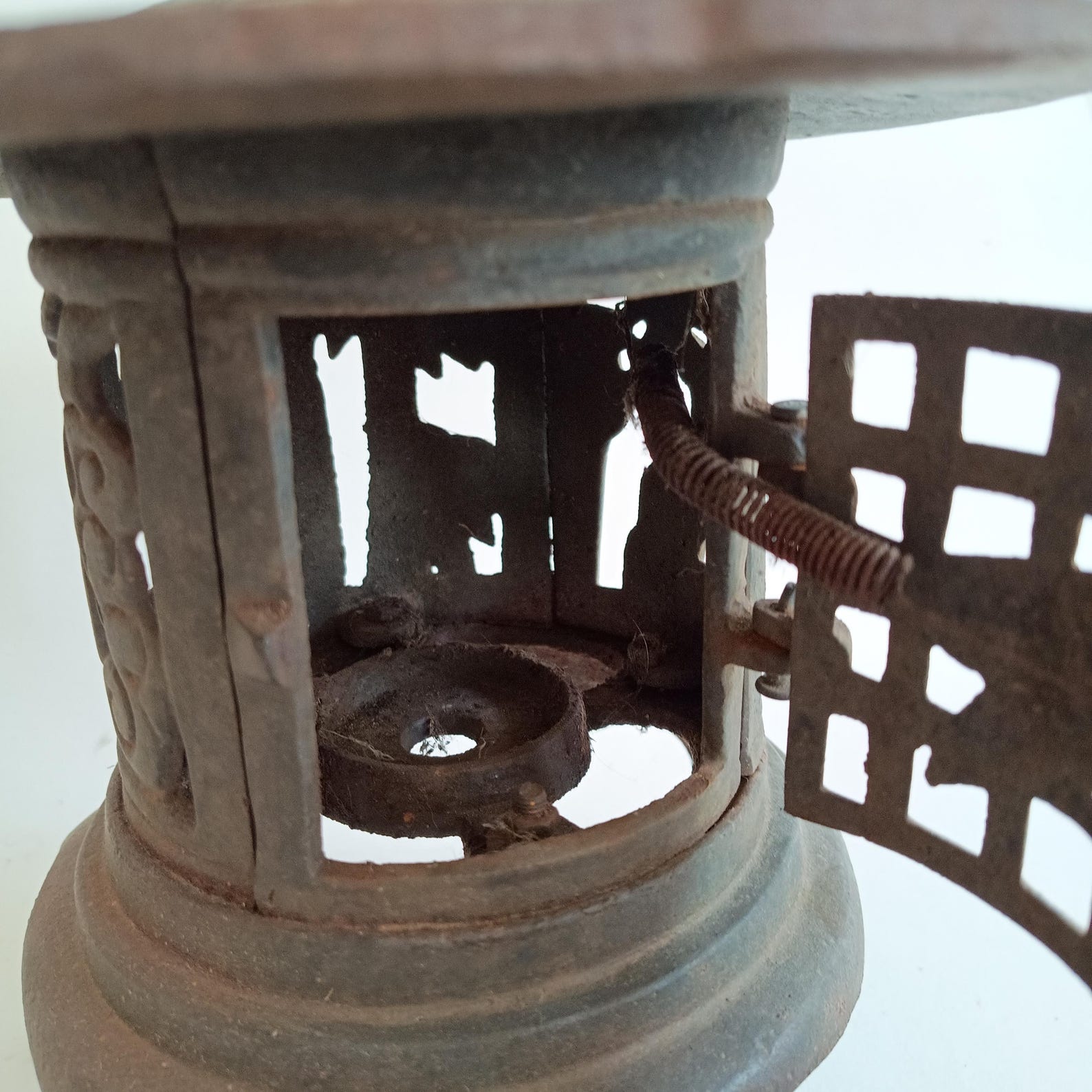 Japanese Cast Iron Pagoda Lantern 9 Lbs / 4,1 Kg - Etsy