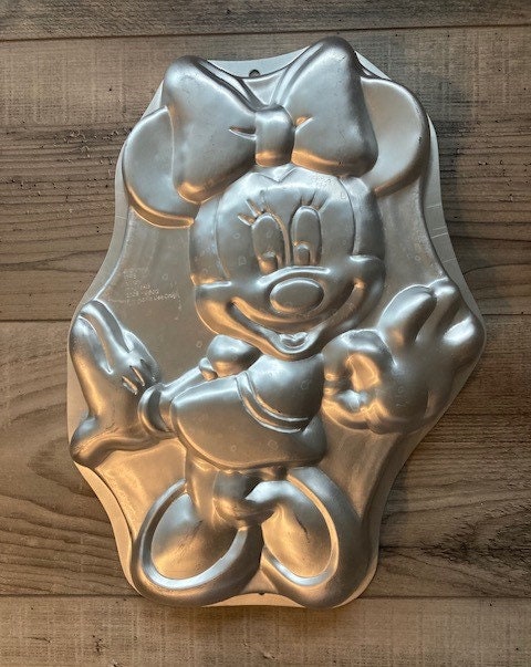 Minnie Mouse Face Cake Pan