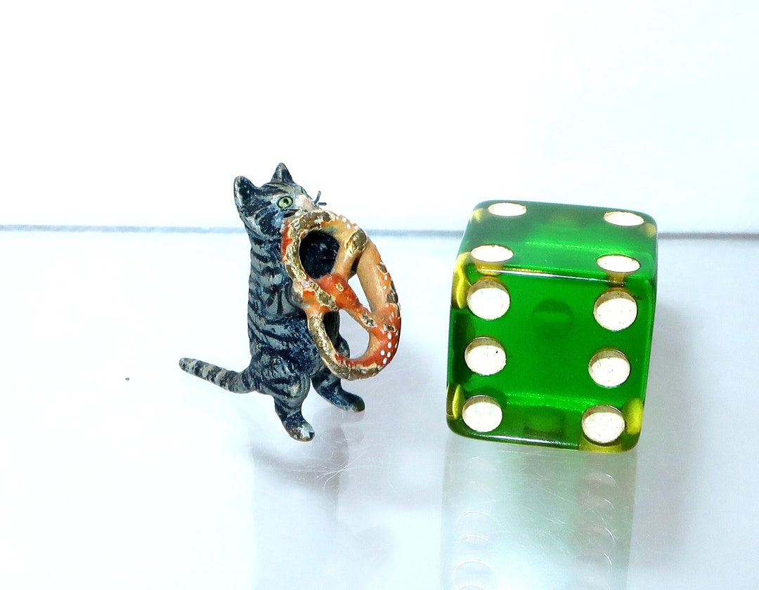 KITTEN EATING PRETZEL Micro Miniature 20mm .8 Vienna Bronze Figurine ...