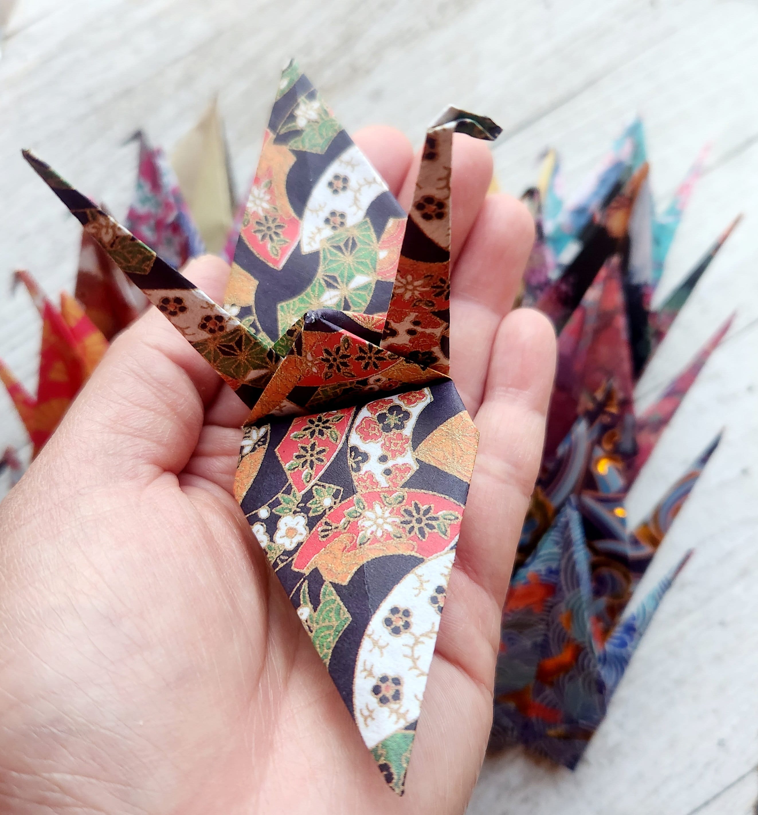 Paquete de 10/50/100/500 grullas de papel japonesas de origami grandes y variadas. Grullas ...