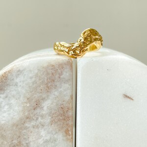 18k Gold V Shape Wave Ring, Hammered Ring, Chunky Statement Ring ...