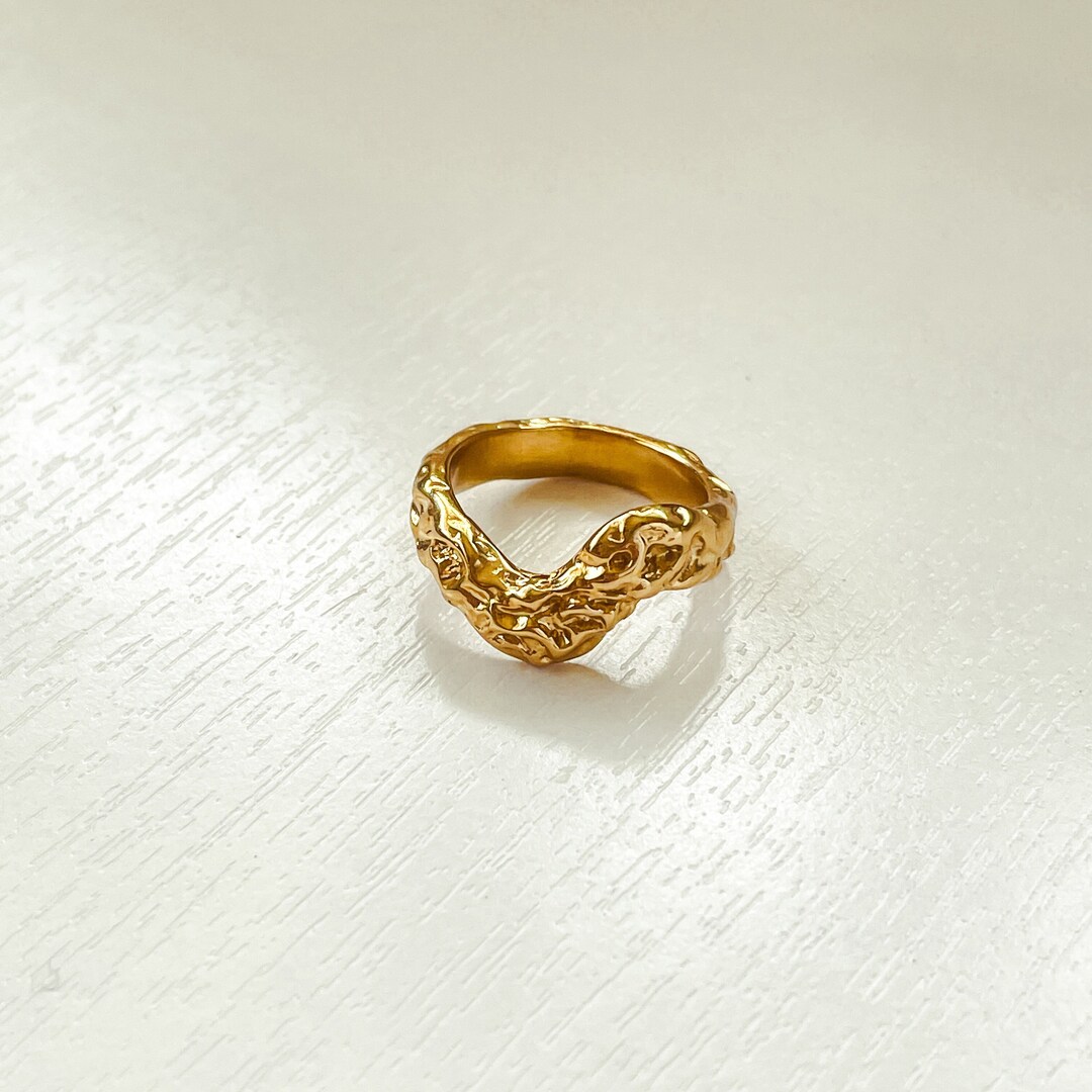 18k Gold V Shape Wave Ring, Hammered Ring, Chunky Statement Ring ...