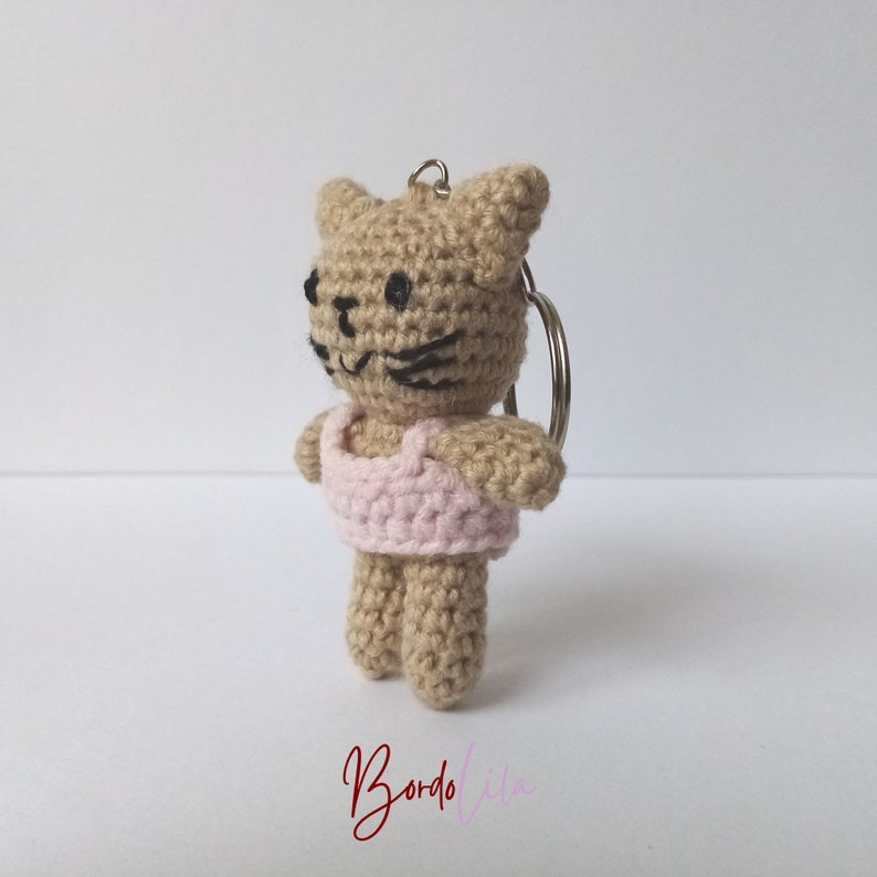 Amigurumi Cat Keychain, Handmade Crochet Beige Cat Keychain, Tiny Beige ...