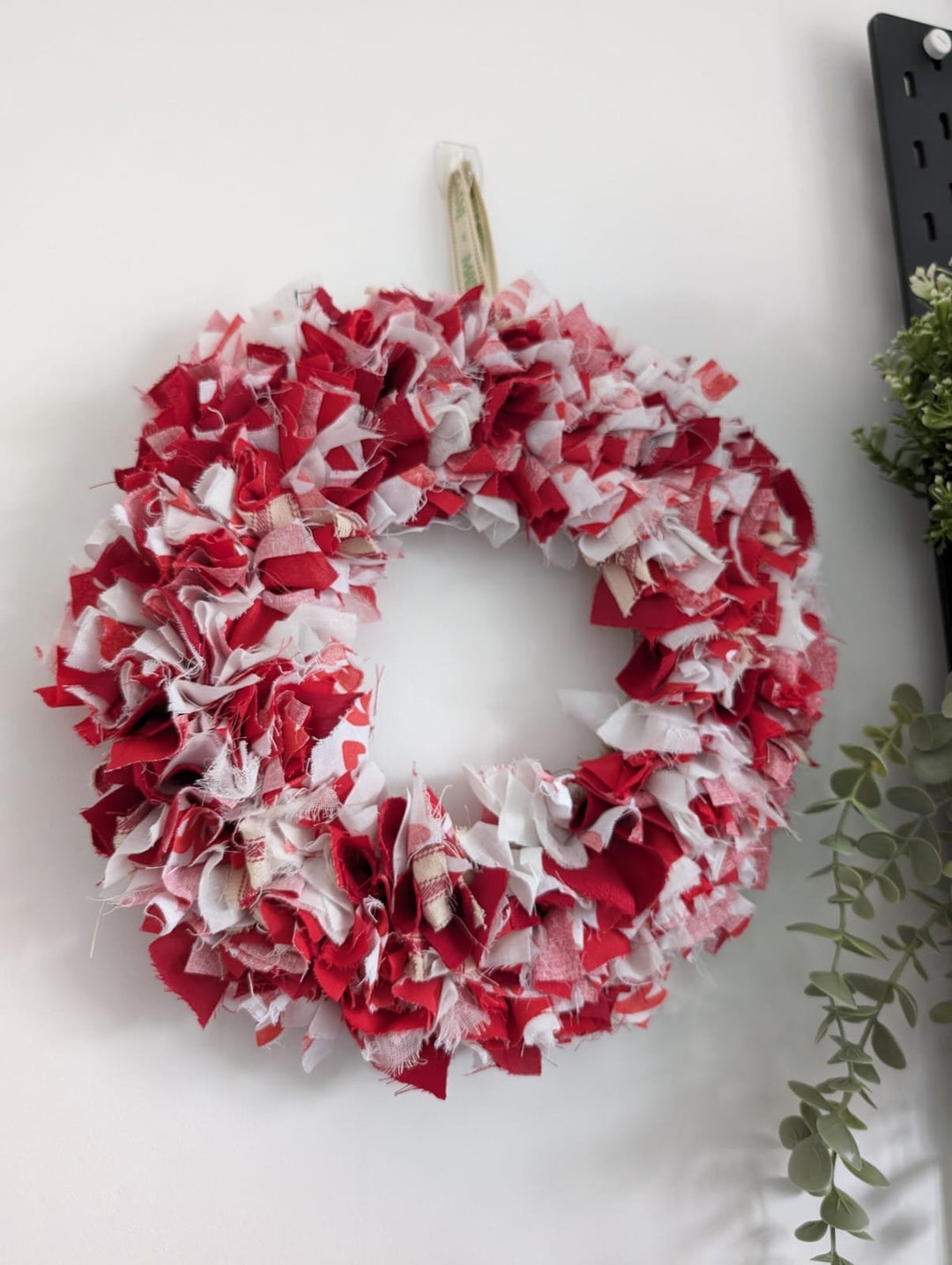 Red and White Rag Rug Fabric Wreath, Handmade - Etsy