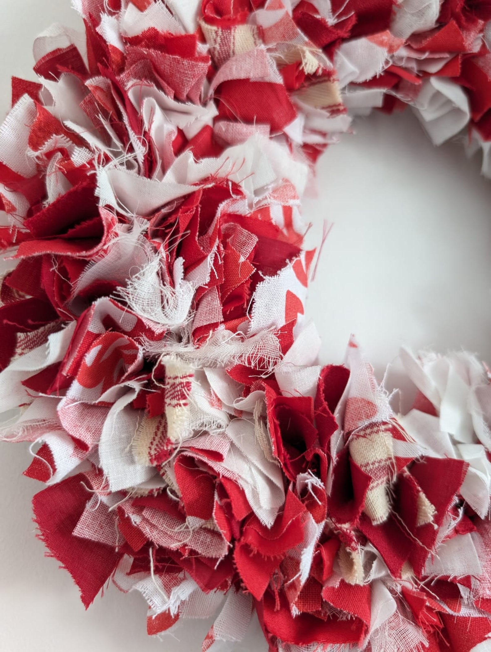 Red and White Rag Rug Fabric Wreath, Handmade - Etsy