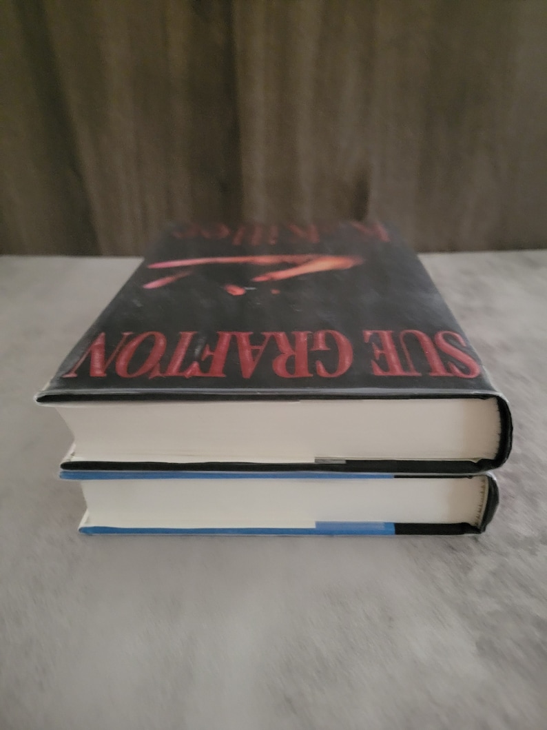 Sue Grafton, Kinsey Milhone Alphabet Series First Edition Book, J is ...