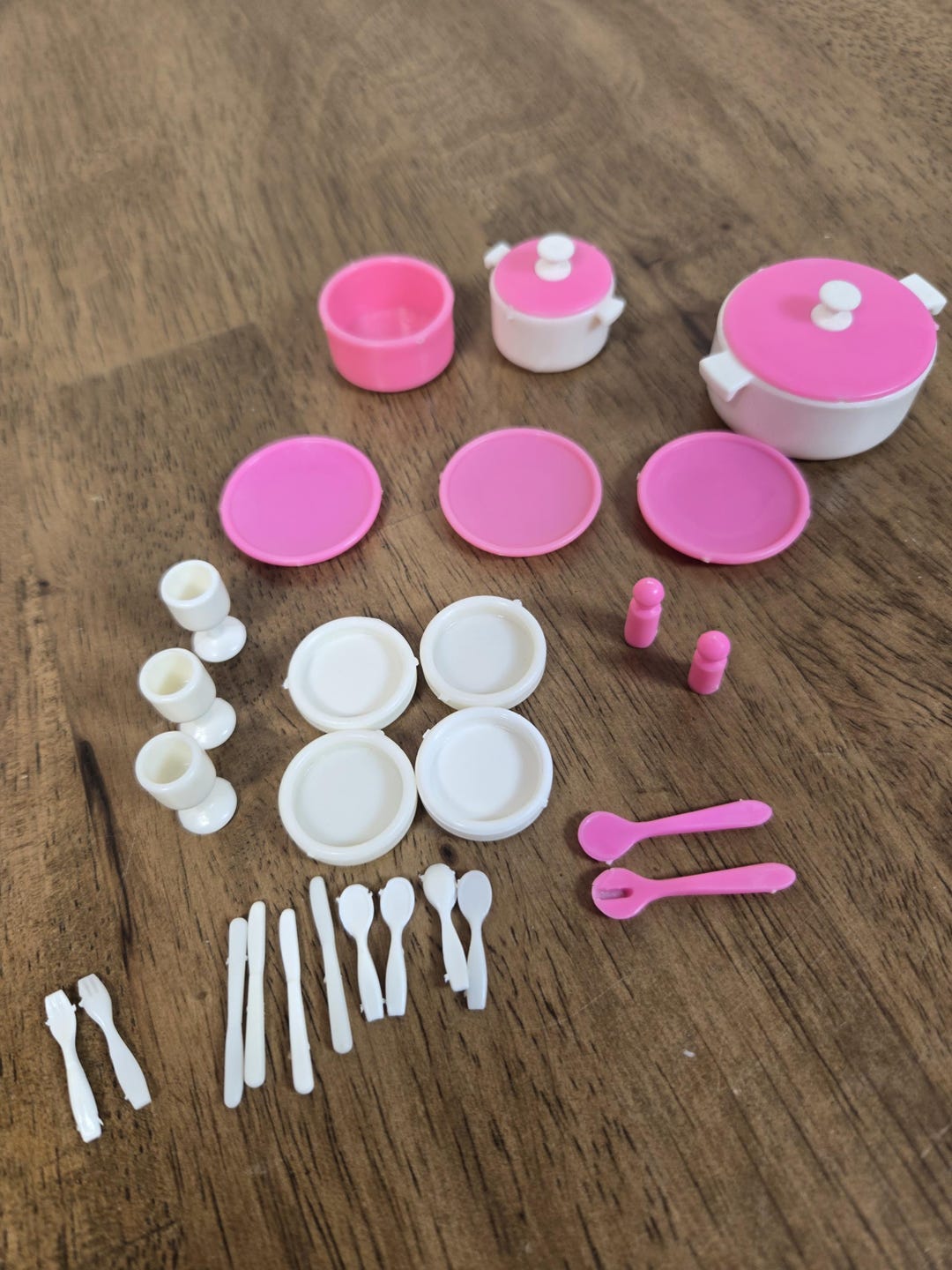 Vintage Barbie 29pc Set Dream Dish Set Pink and White, Plates, Bowls ...