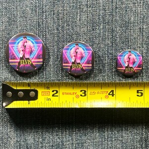 ELVIS PRESLEY 50s 60s 70s Music Pinback Buttons Lot of 30 Pins Classic ...