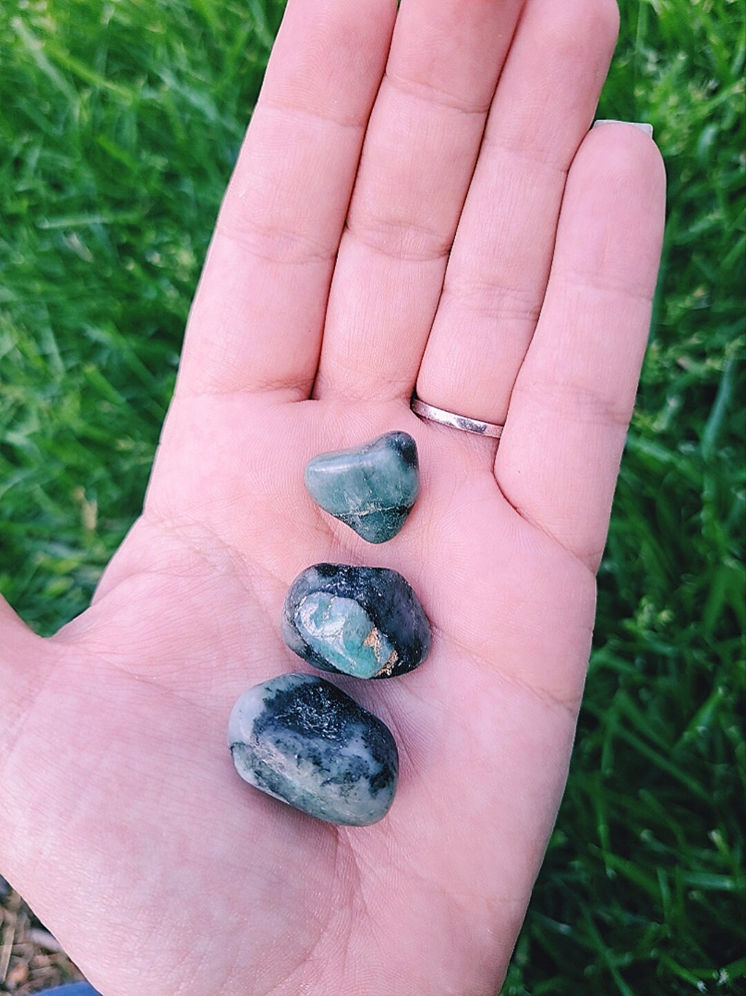 Emerald Tumbled Polished Stones - A Grade - Ethically Sourced From ...