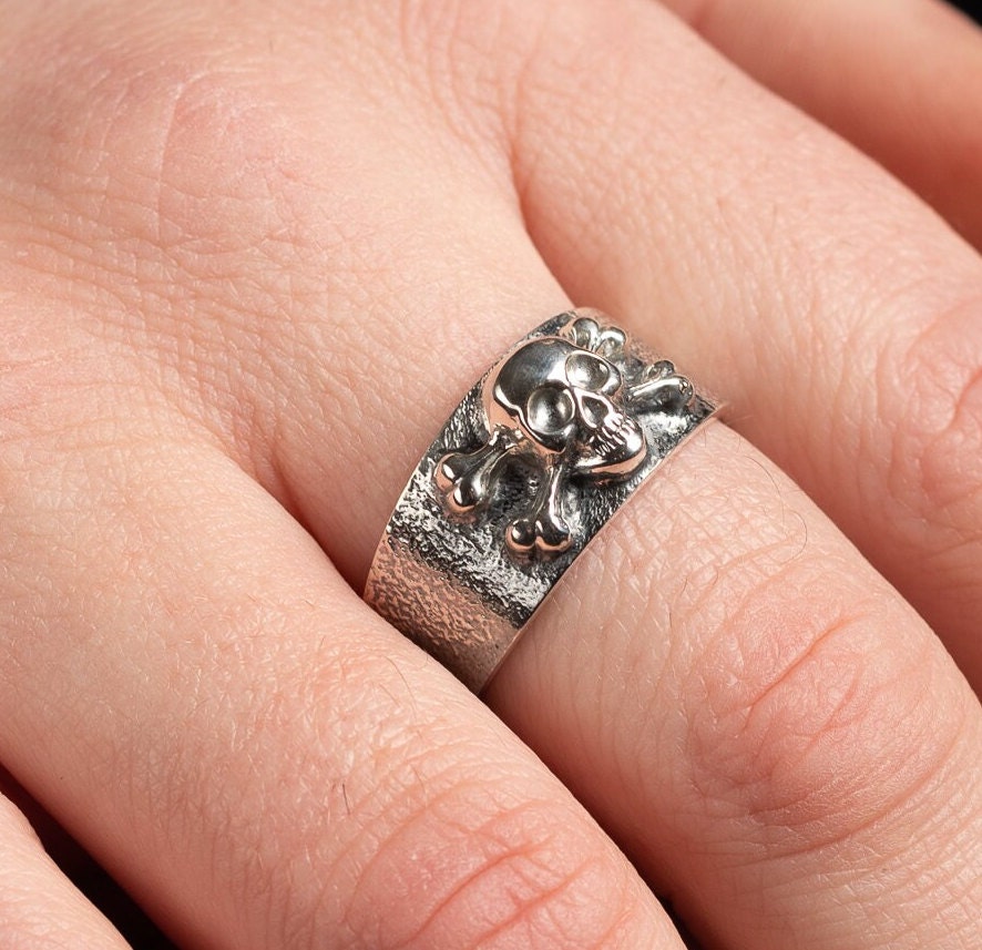 Skull and Crossbones Ring for Men / Gothic Style Pirate Ring/ Horror ...