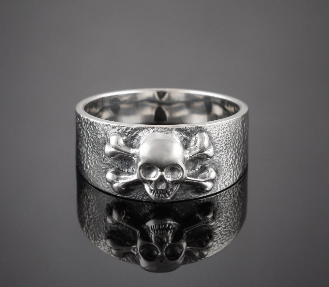 Skull and Crossbones Ring for Men / Gothic Style Pirate Ring/ Horror ...