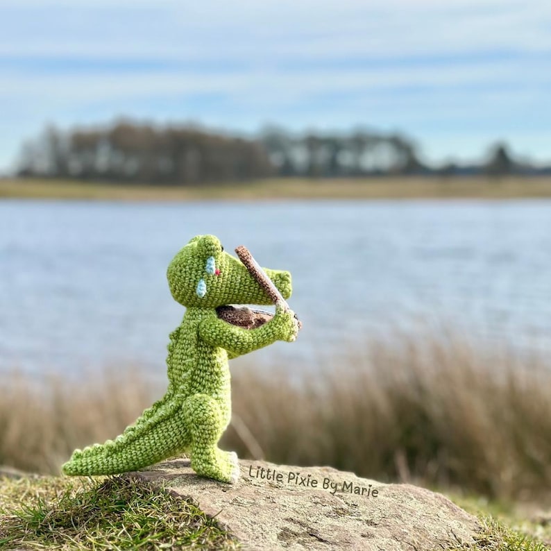 Alligator Crochet Pattern: Alfie the Violin Player (PDF Pattern) - Etsy