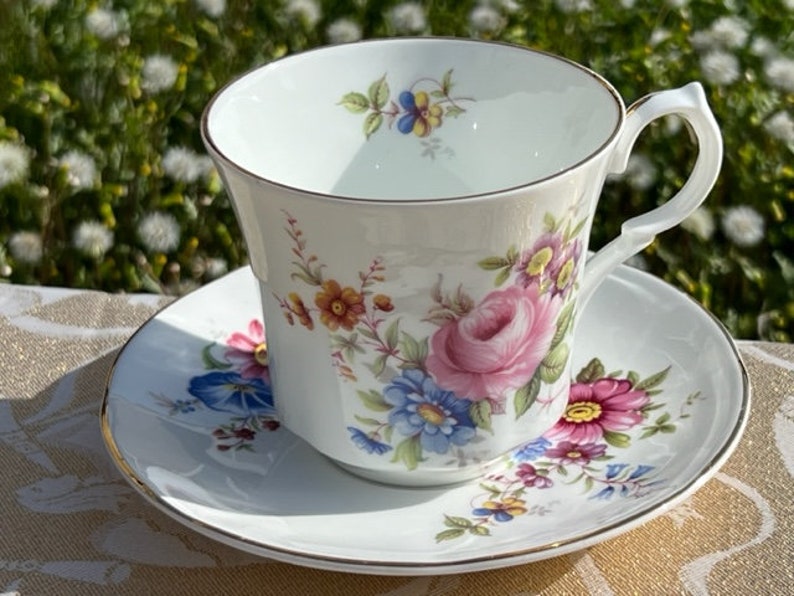Vintage Royal Essex Bone China Two Piece Teacup & Saucer Cottage Style ...