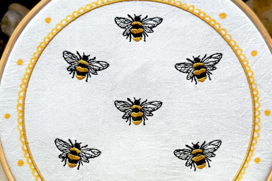Little Bee Machine Embroidery Design - Etsy