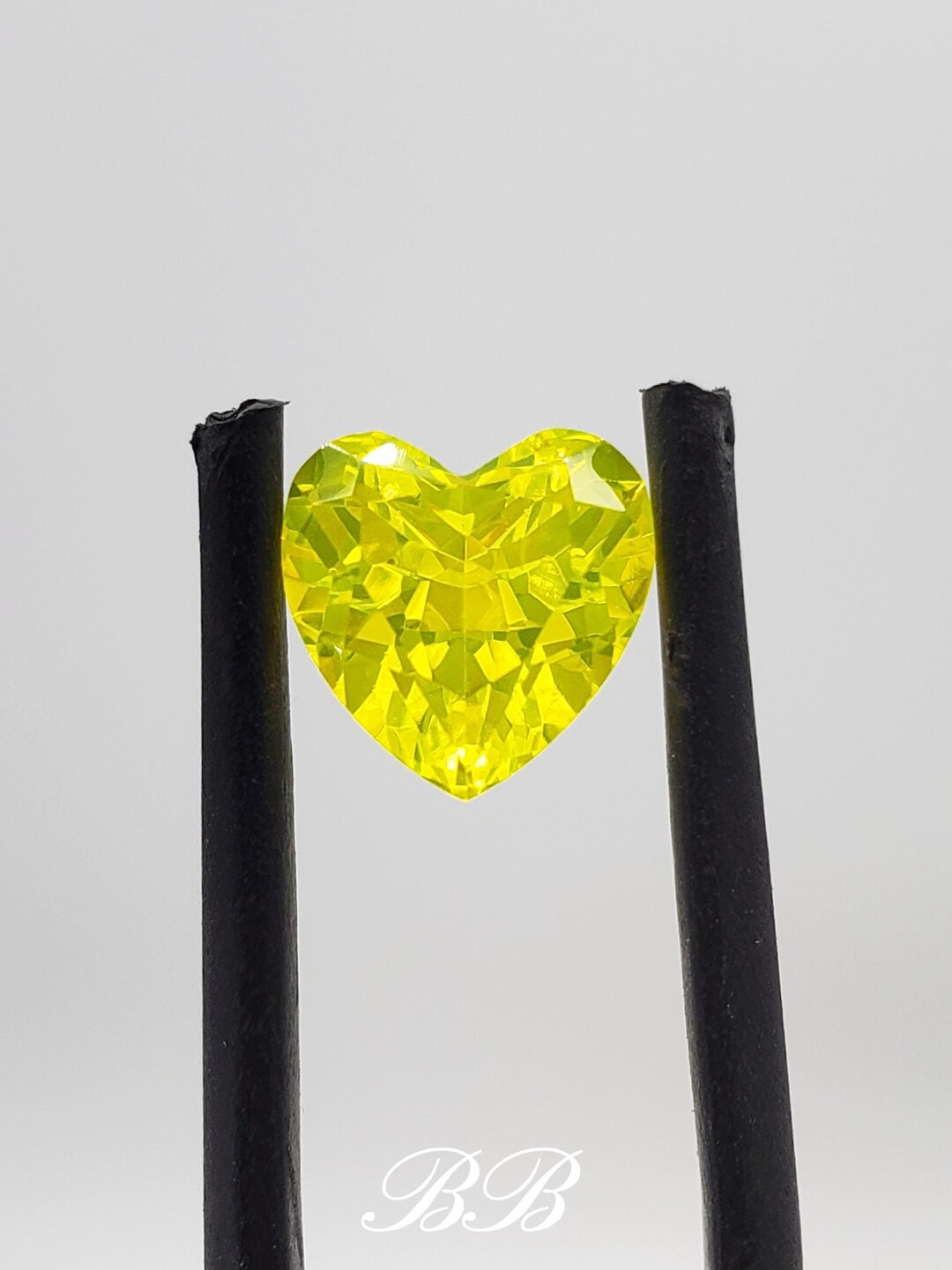 8mm YAG Yttrium Aluminium Garnet, Heart Cut, Yellow UV Glow Gemstone ...